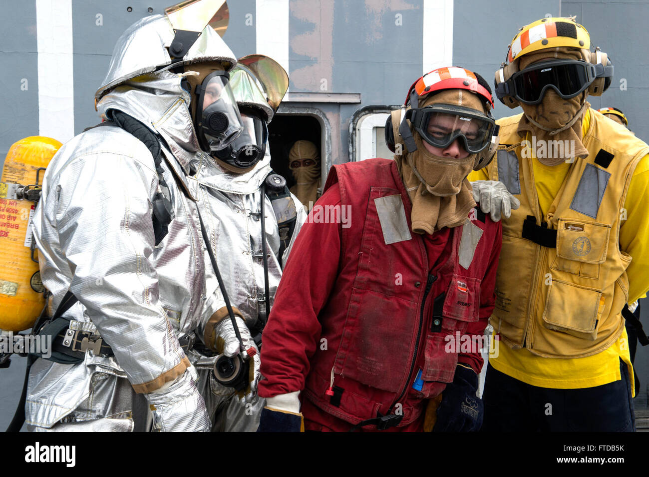 The guided missile cruiser uss anzio cg 68 hi-res stock photography and ...