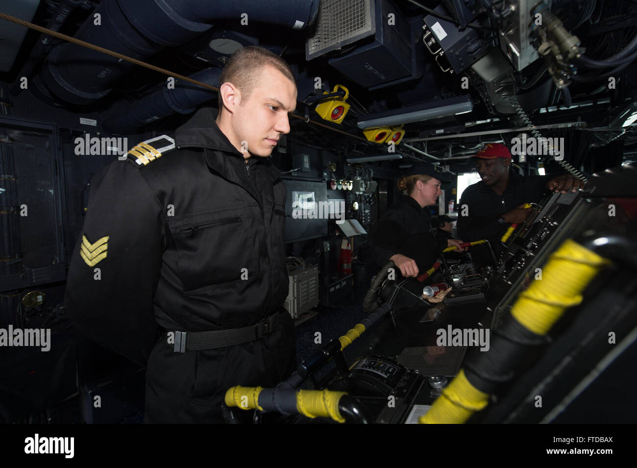 Bridge destroyer helm hi-res stock photography and images - Alamy