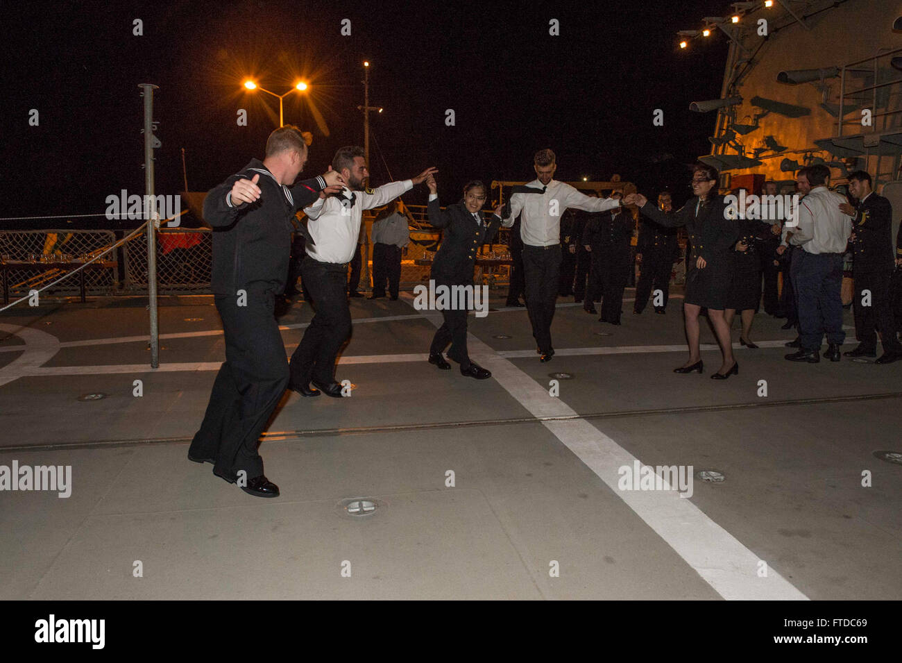 2015 sailors aboard uss laboon hi-res stock photography and images - Alamy