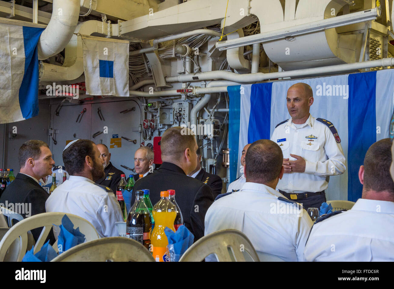 2015 commanding officer of uss laboon ddg 58 hi-res stock photography ...
