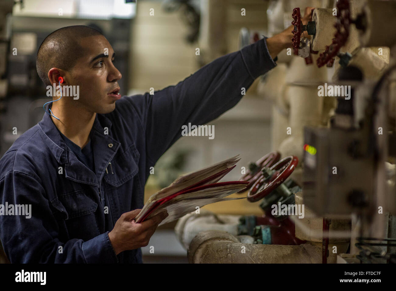 U s navy engineman 1st class hi-res stock photography and images - Alamy