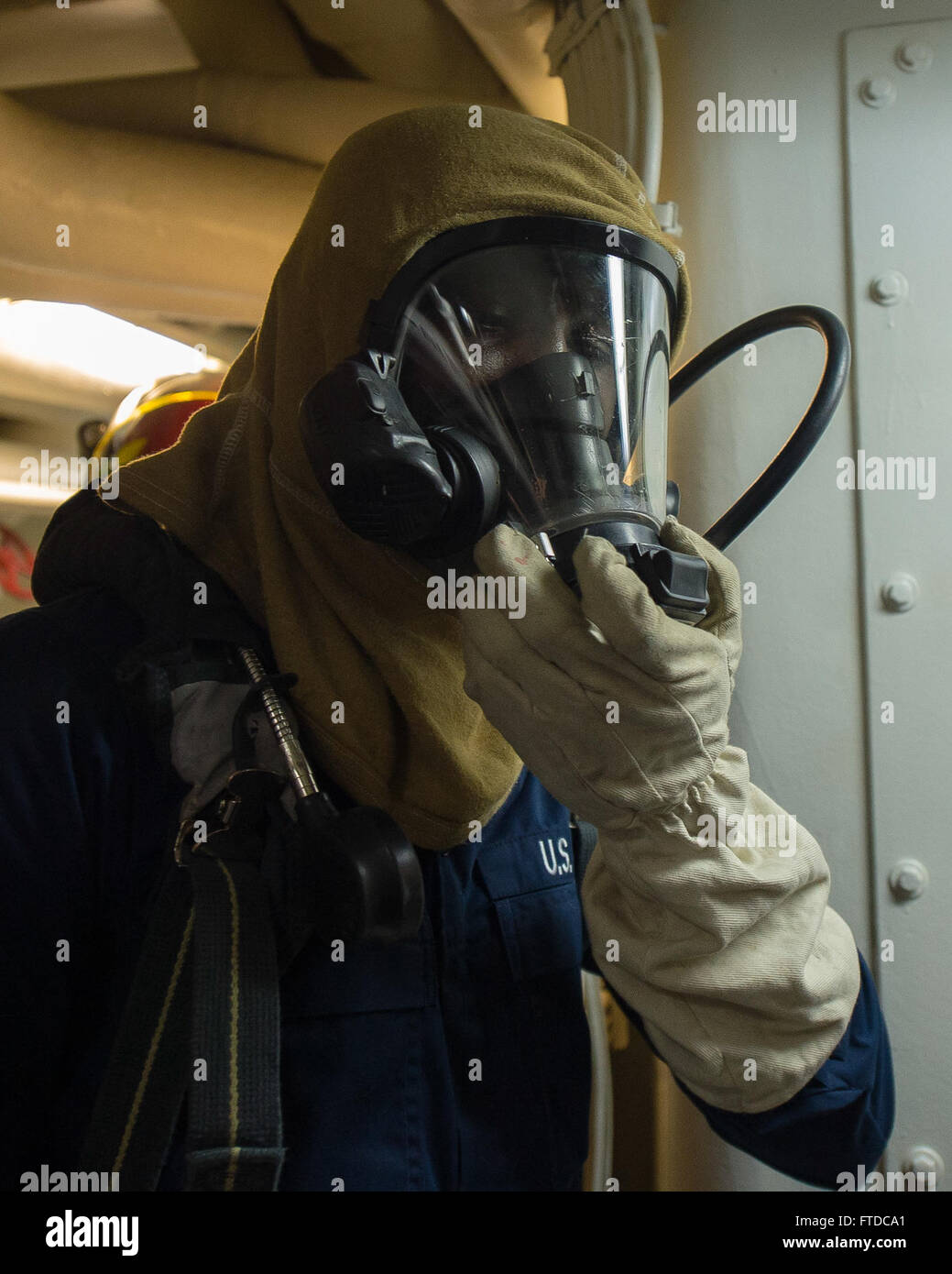 U s navy damage control fireman hi-res stock photography and images - Alamy