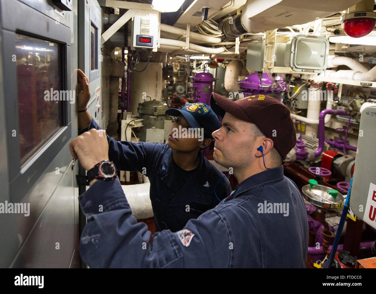 Electrical engineering military hi-res stock photography and images - Alamy