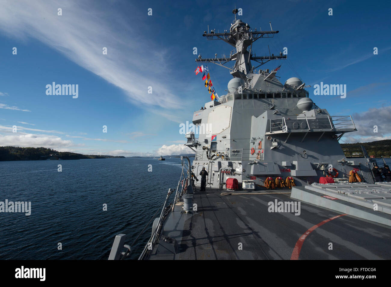 150513-N-ZE250-064 NORTH SEA (May 13, 2015) USS Jason Dunham (DDG 109 ...
