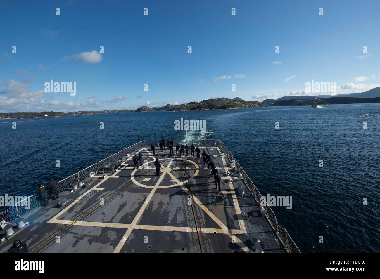 150518-N-ZE250-072 NORTH SEA (May 18, 2015) USS Jason Dunham (DDG 109 ...