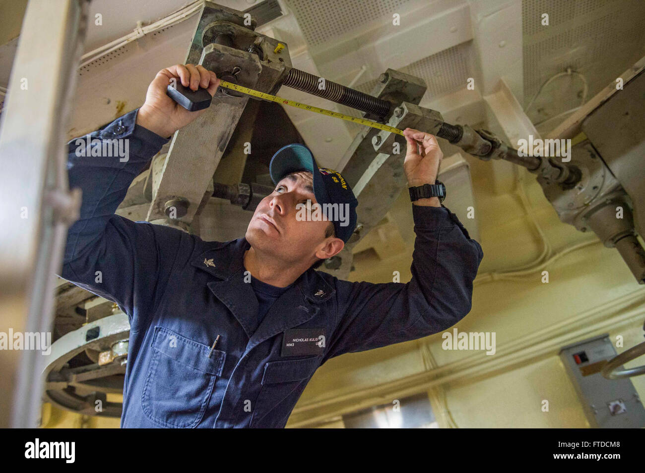 U s navy machinists mate nicholas hi-res stock photography and images ...