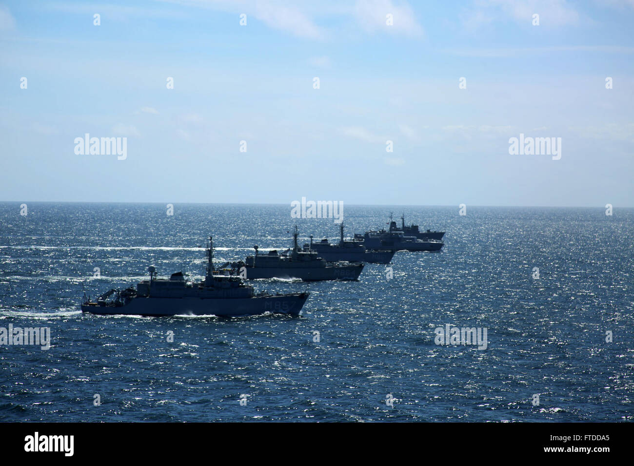 150608-M-OM669-108 The British Navy’s flagship, the HMS Ocean (L12 ...