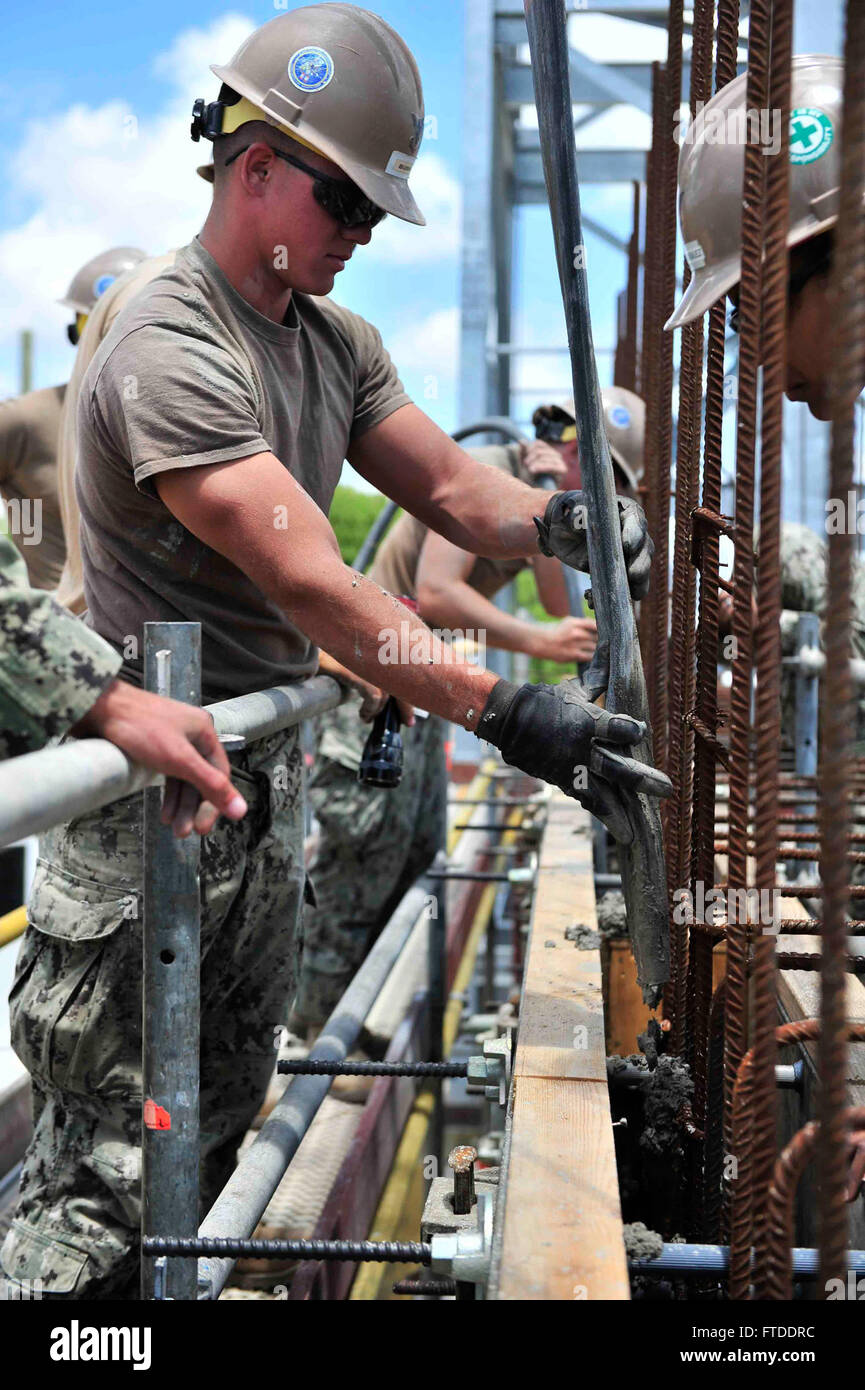 U s navy construction electrician 3rd hi-res stock photography and ...