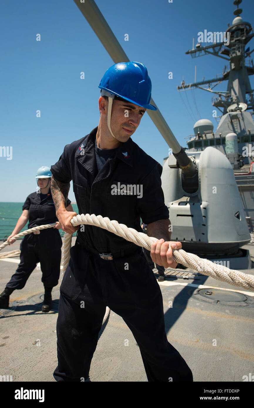 Cryptologic technician collection 2nd class hi-res stock photography ...