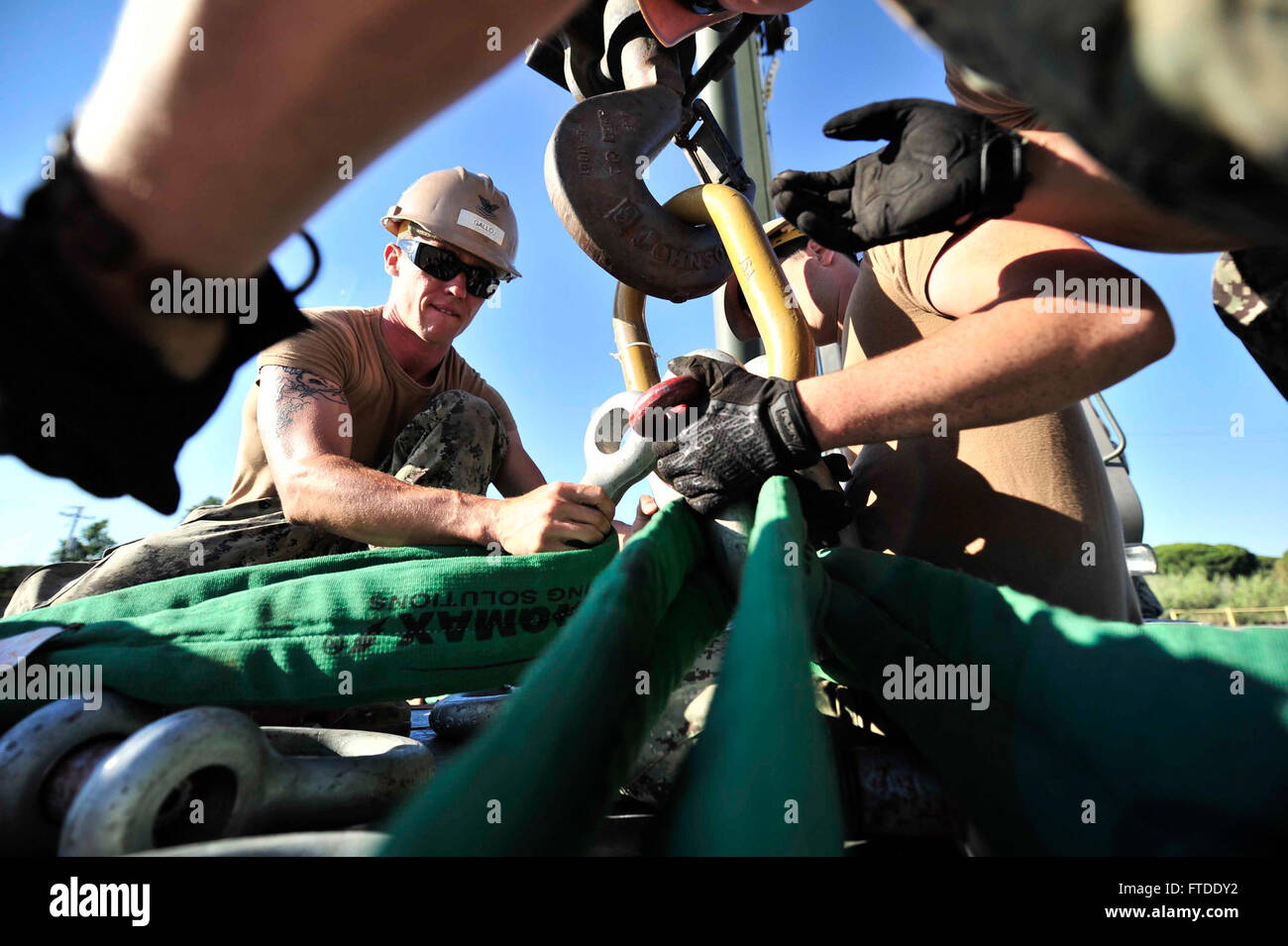 U s navy construction mechanic 1st hi-res stock photography and images ...