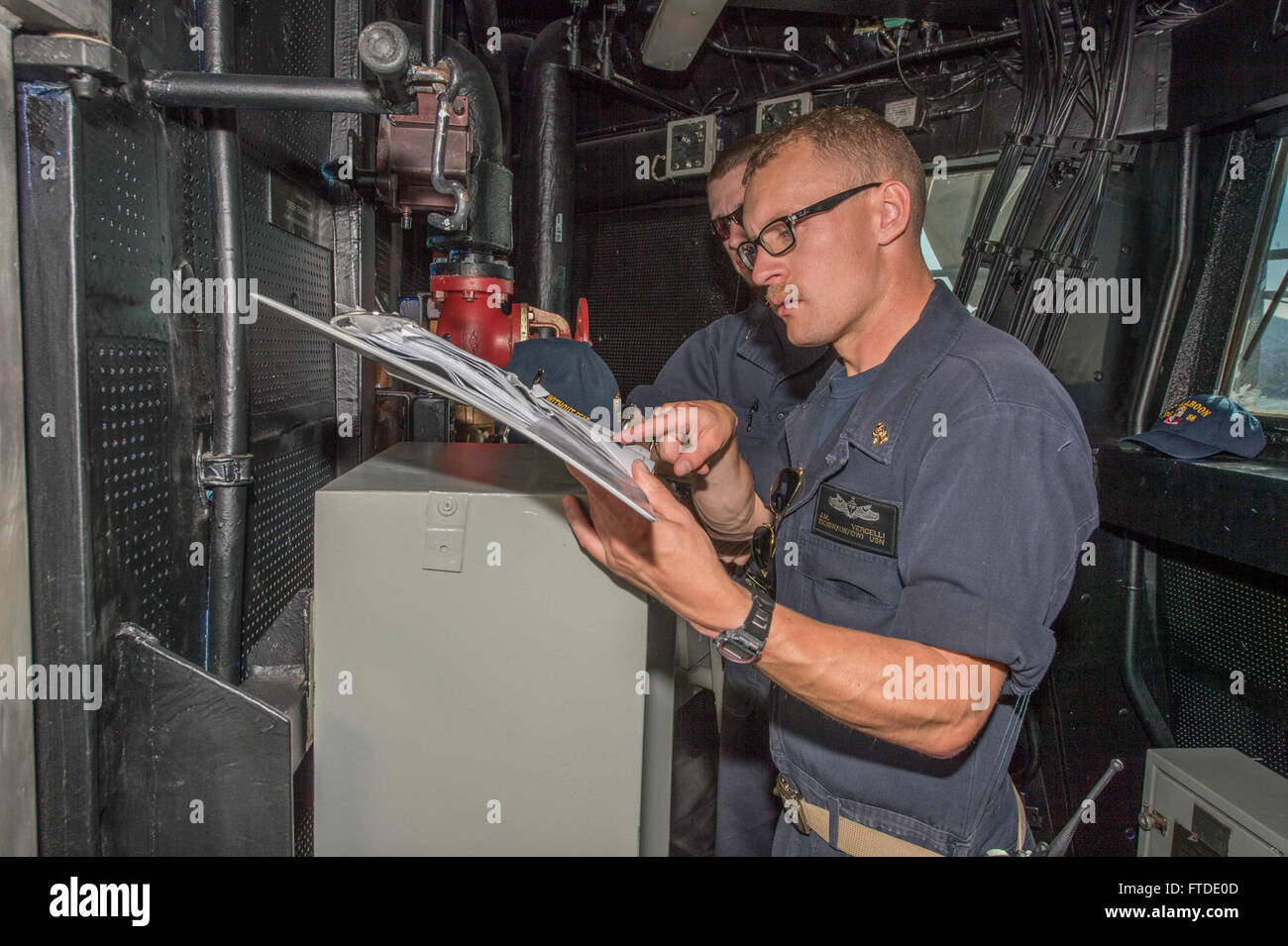 U s navy intelligence specialist 3rd hi-res stock photography and ...