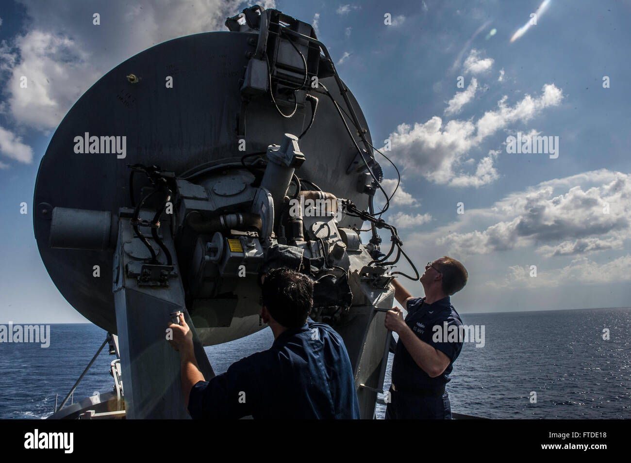 Sailors aloft hi-res stock photography and images - Alamy
