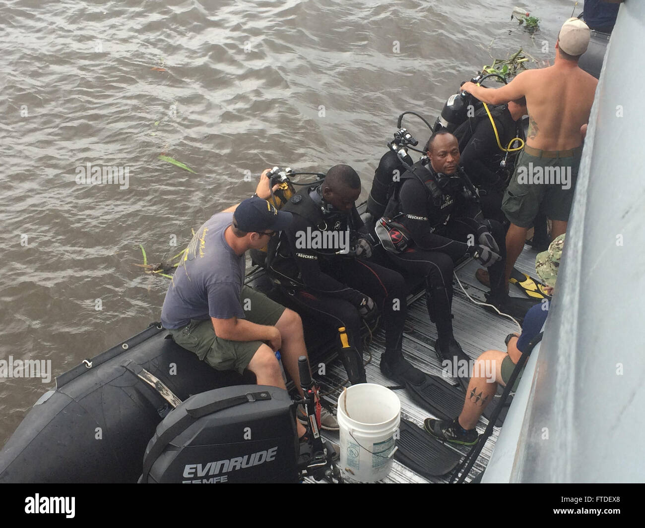 150716-N-ZZ999-002 DOUALA, Cameroon (July 16, 2015) U.S. Navy Divers ...