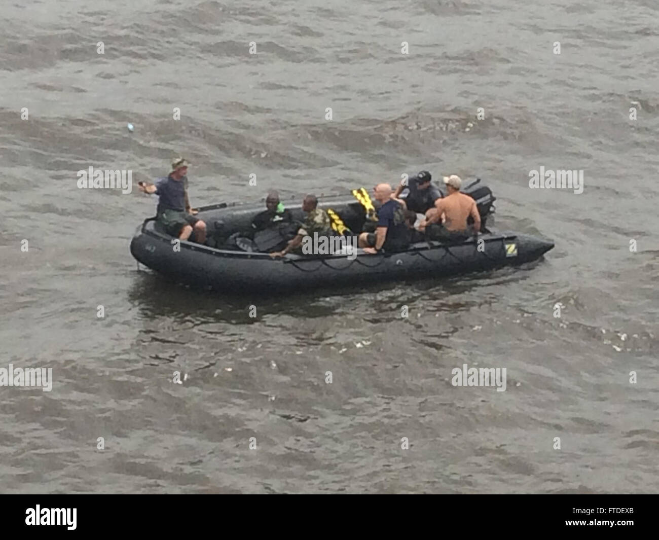150716-N-ZZ999-001 DOUALA, Cameroon (July 16, 2015) U.S. Navy Divers ...