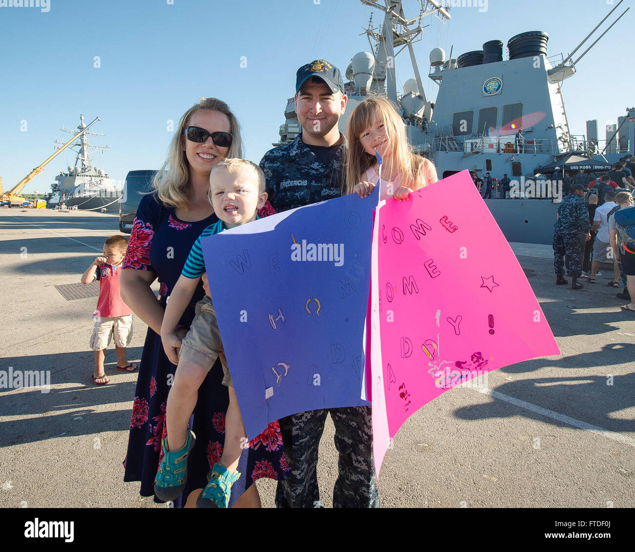 U s navy intelligence specialist 3rd hi-res stock photography and ...