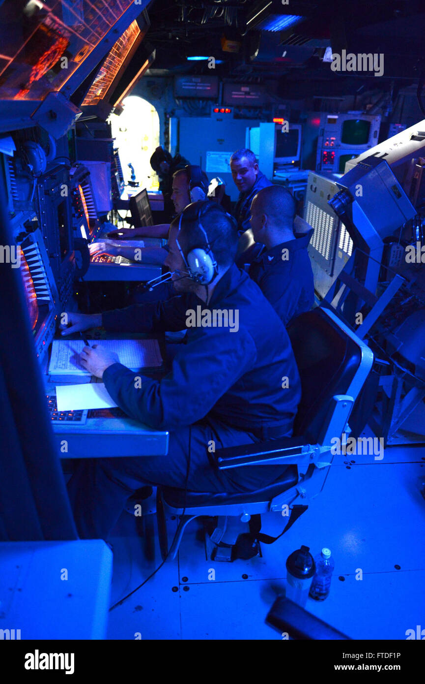 Navy tactical air control center hi-res stock photography and images ...