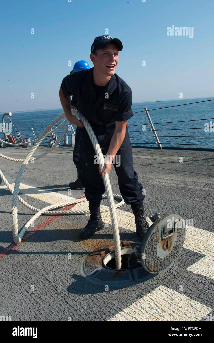 150831-N-AX546-251 BLACK SEA (Aug. 31, 2015) Deck Seaman Anthony Cooke ...
