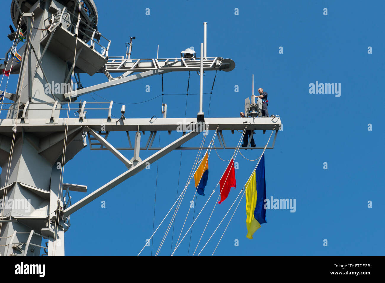 Sailors aloft hi-res stock photography and images - Alamy