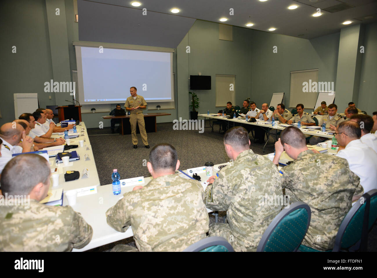 Master chief select hi-res stock photography and images - Alamy