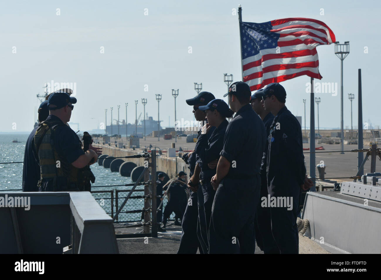 Conduct mooring operations hi-res stock photography and images - Alamy