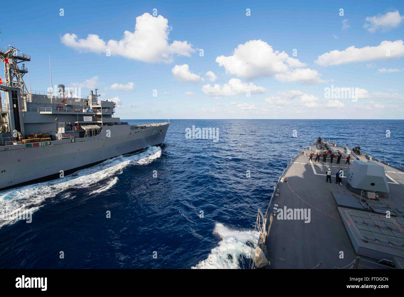 Military sealift command fast support ship usns arctic t aoe hi-res stock photography and images ...