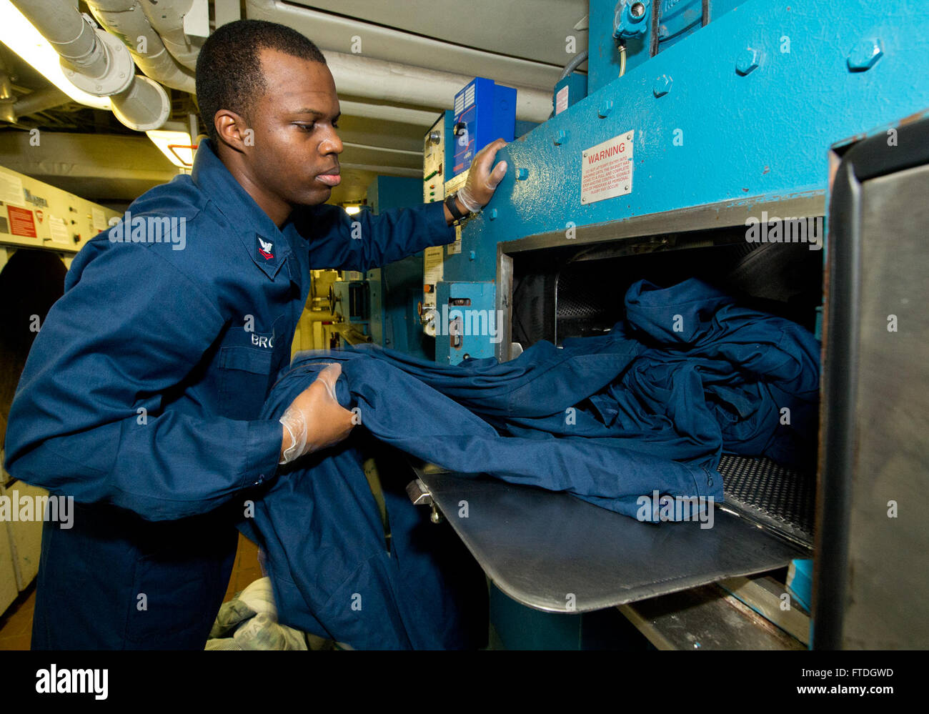Ships laundry hi-res stock photography and images - Alamy