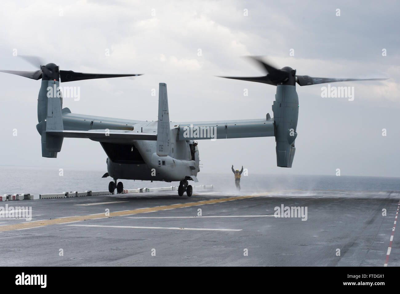 Mv 22 osprey pilot hi-res stock photography and images - Alamy