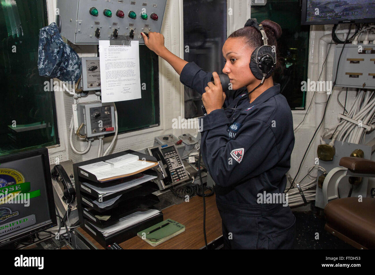 Uss kearsarge lhd 3 arciaga 26th marine expeditionary unit hi-res stock ...