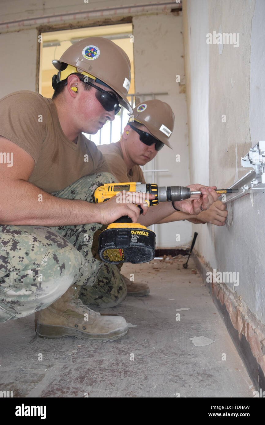 U s navy construction electrician 3rd hi-res stock photography and ...