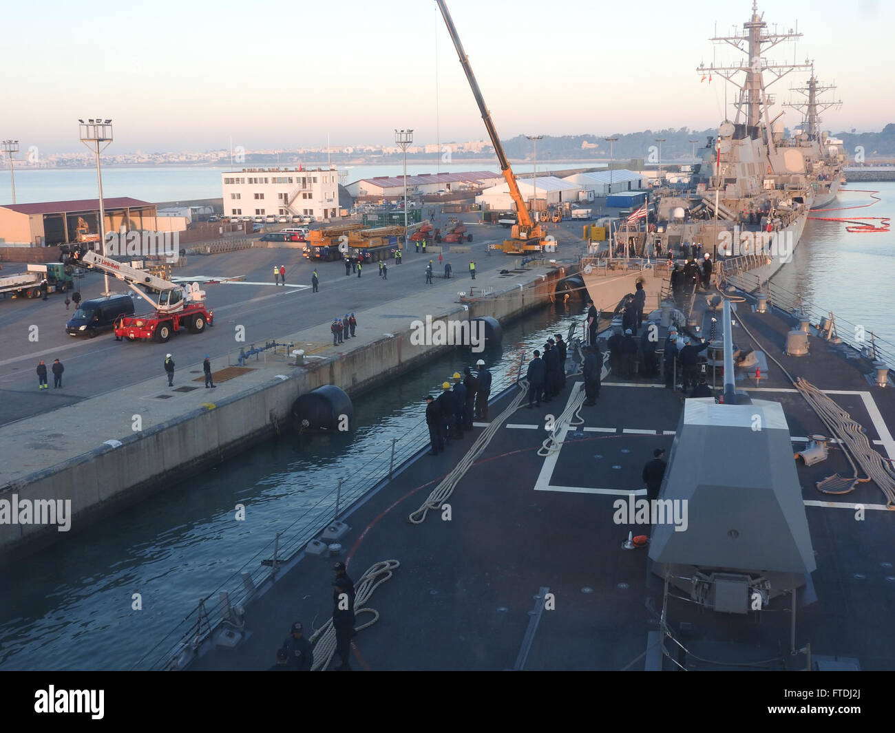 Uss bainbridge ddg 96 destroyer hi-res stock photography and images - Alamy