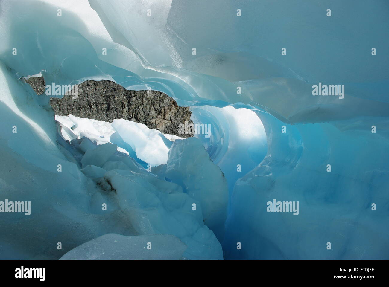 Ice ii hi-res stock photography and images - Alamy
