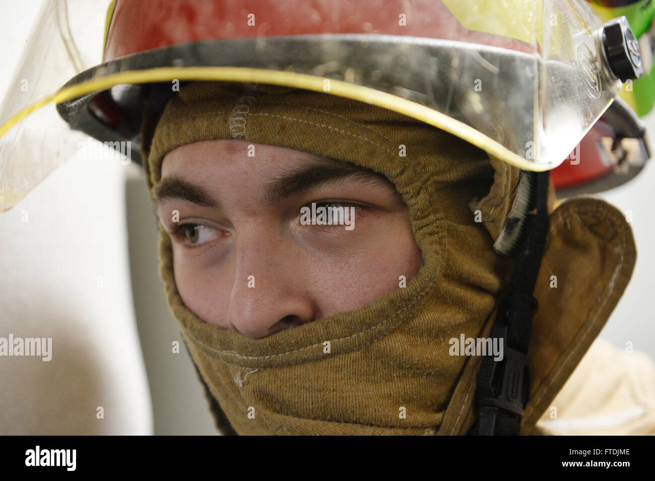 U s navy damage control fireman hi-res stock photography and images - Alamy