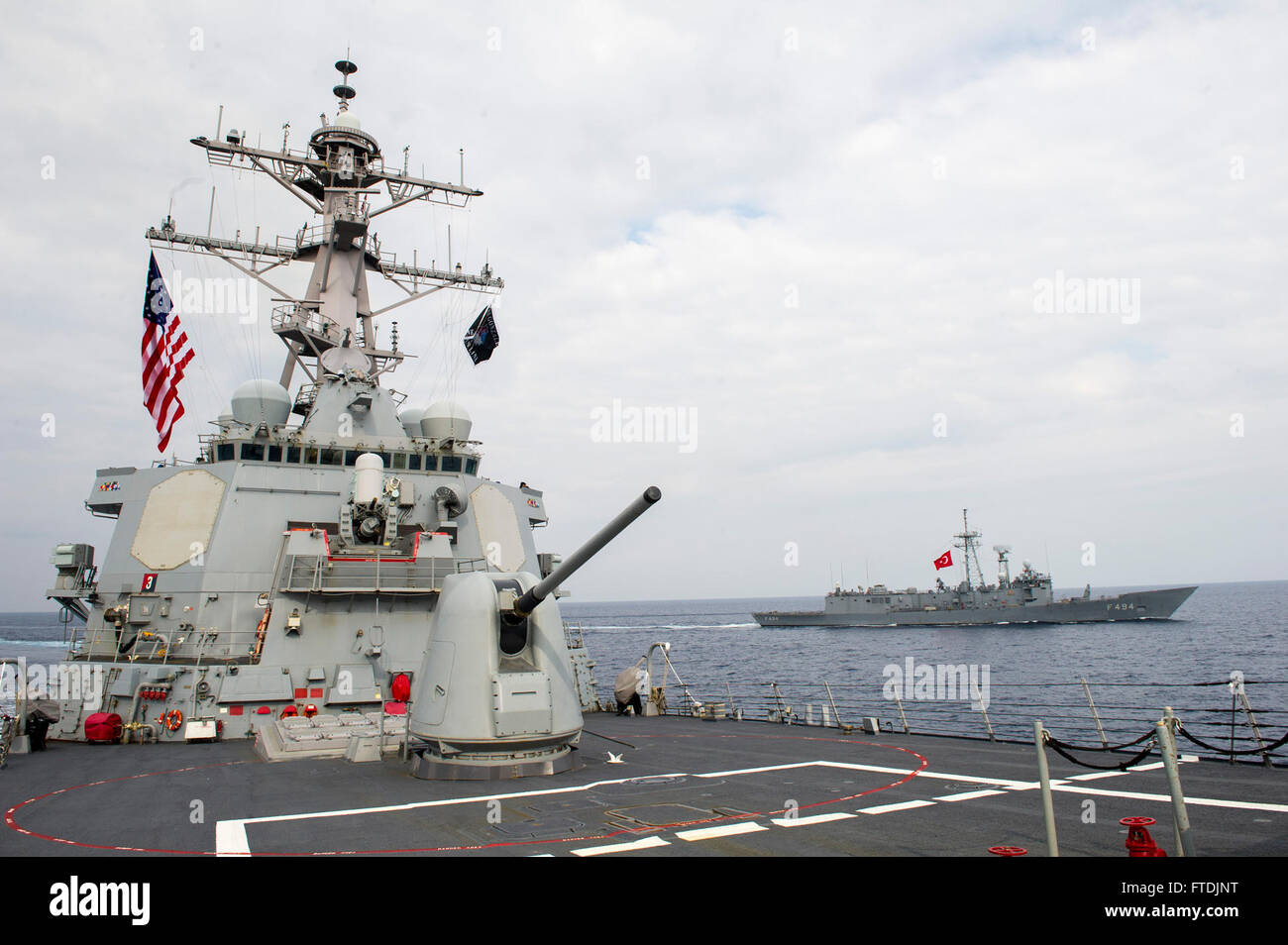 Guided missile destroyer uss gonzalez hi-res stock photography and ...