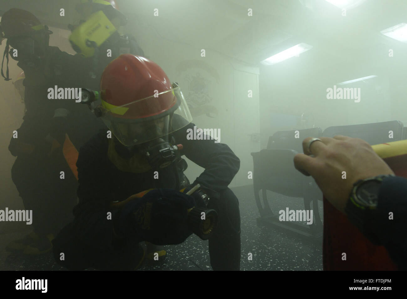 U s navy damage control fireman hi-res stock photography and images - Alamy