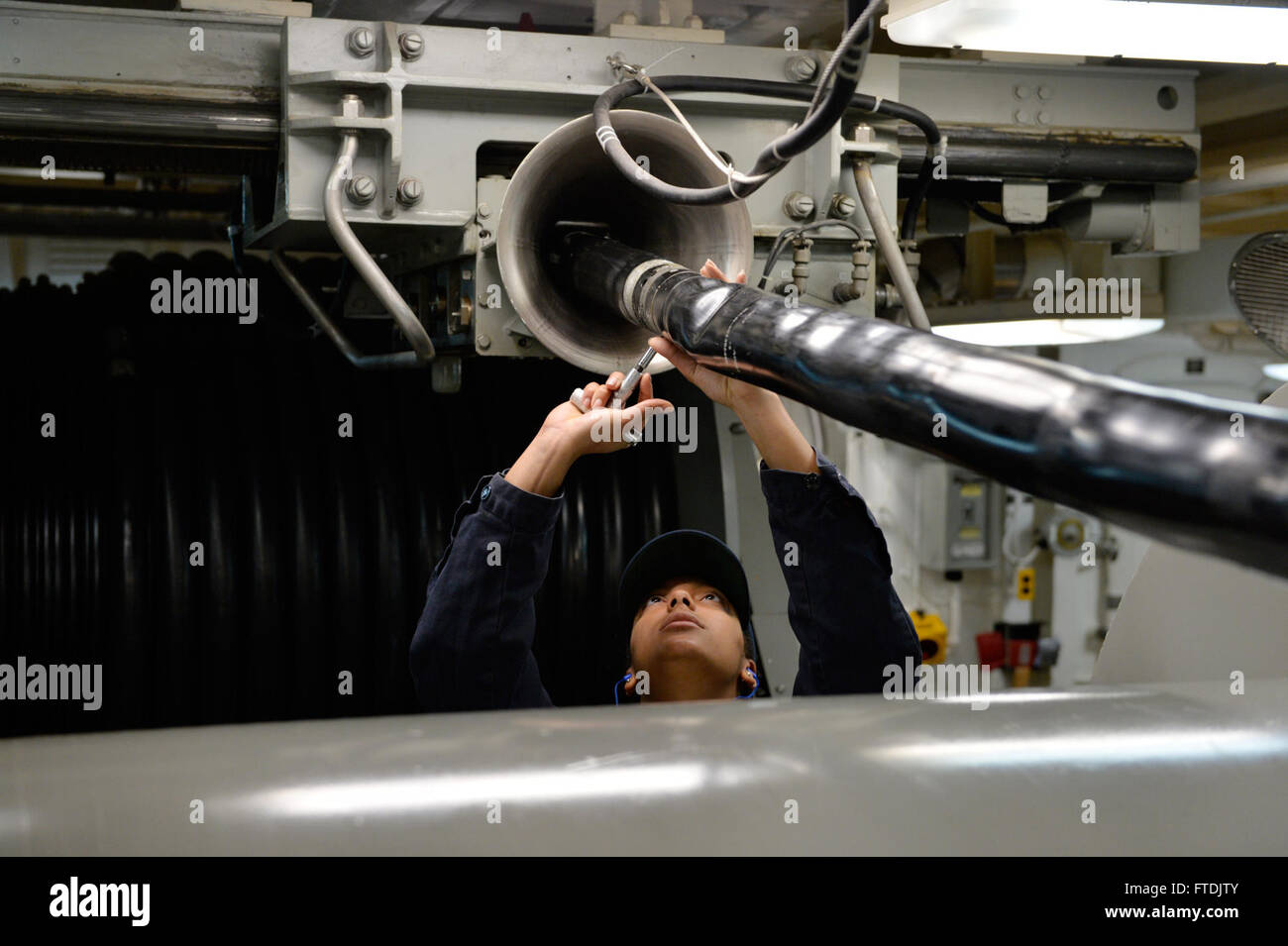 Towed array sonar hi-res stock photography and images - Alamy