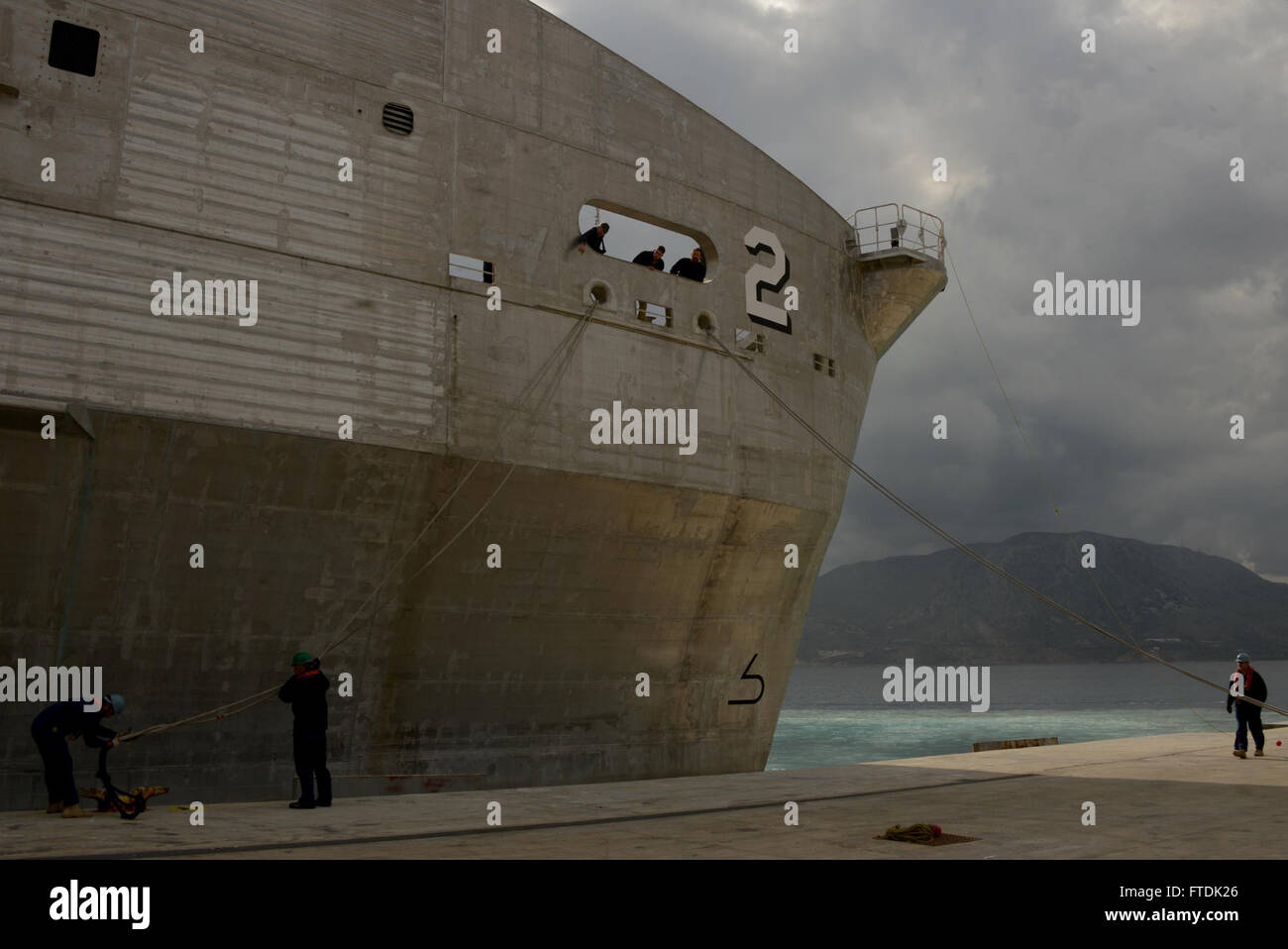 Expeditionary fast transport ship hi-res stock photography and images ...