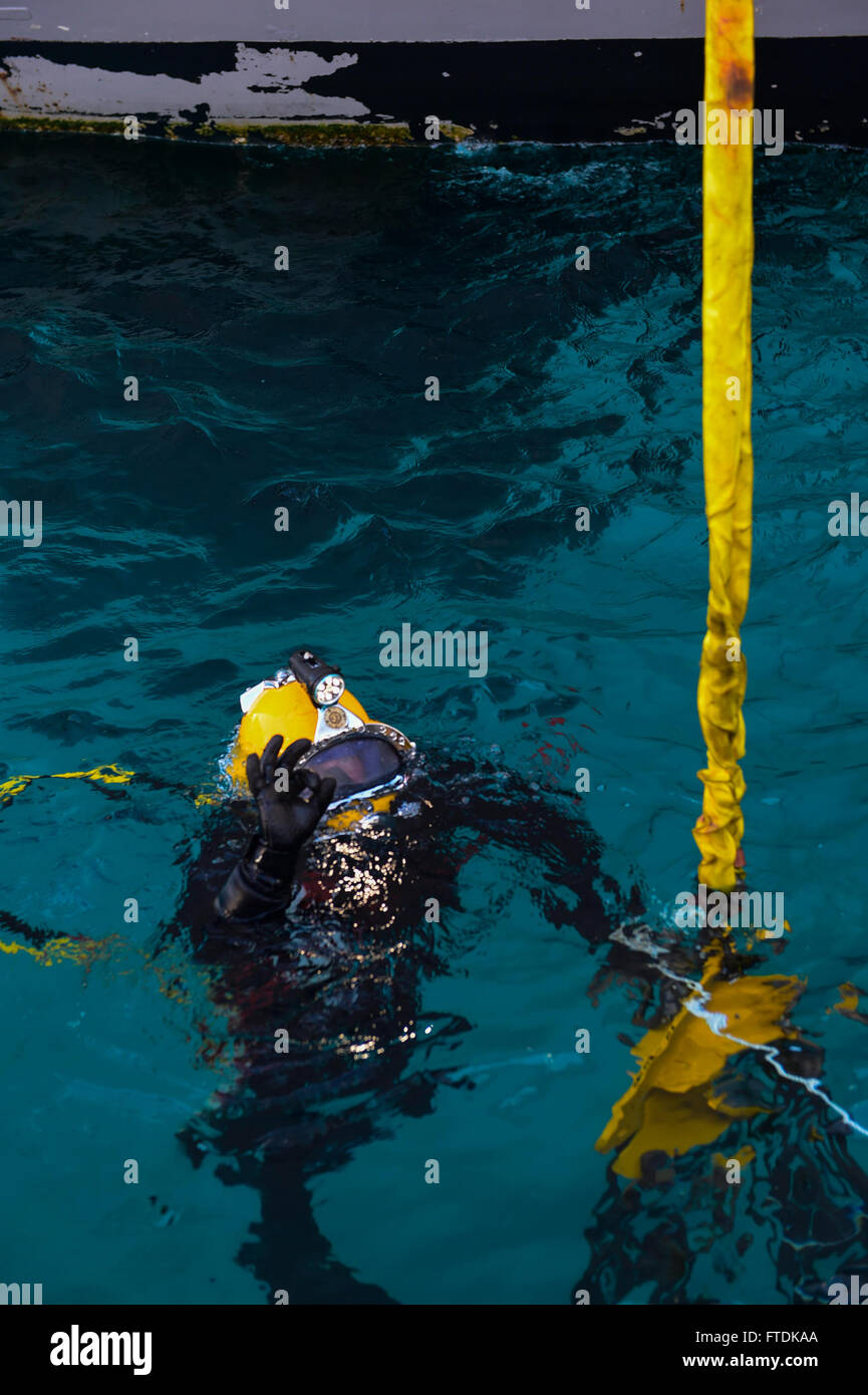 U s navy diver 1st class hi-res stock photography and images - Alamy