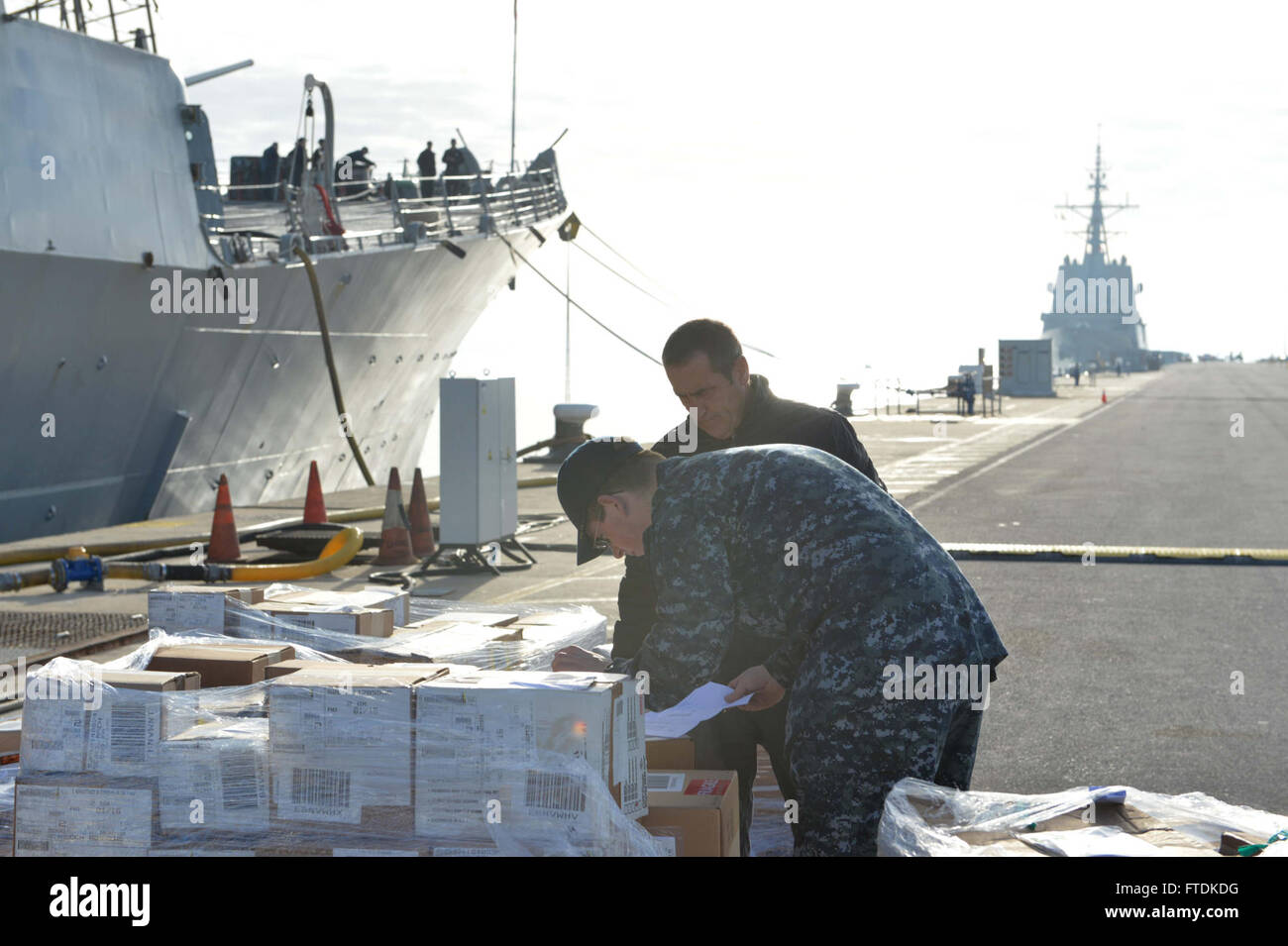 U s navy logistics specialist 2nd hi-res stock photography and images ...
