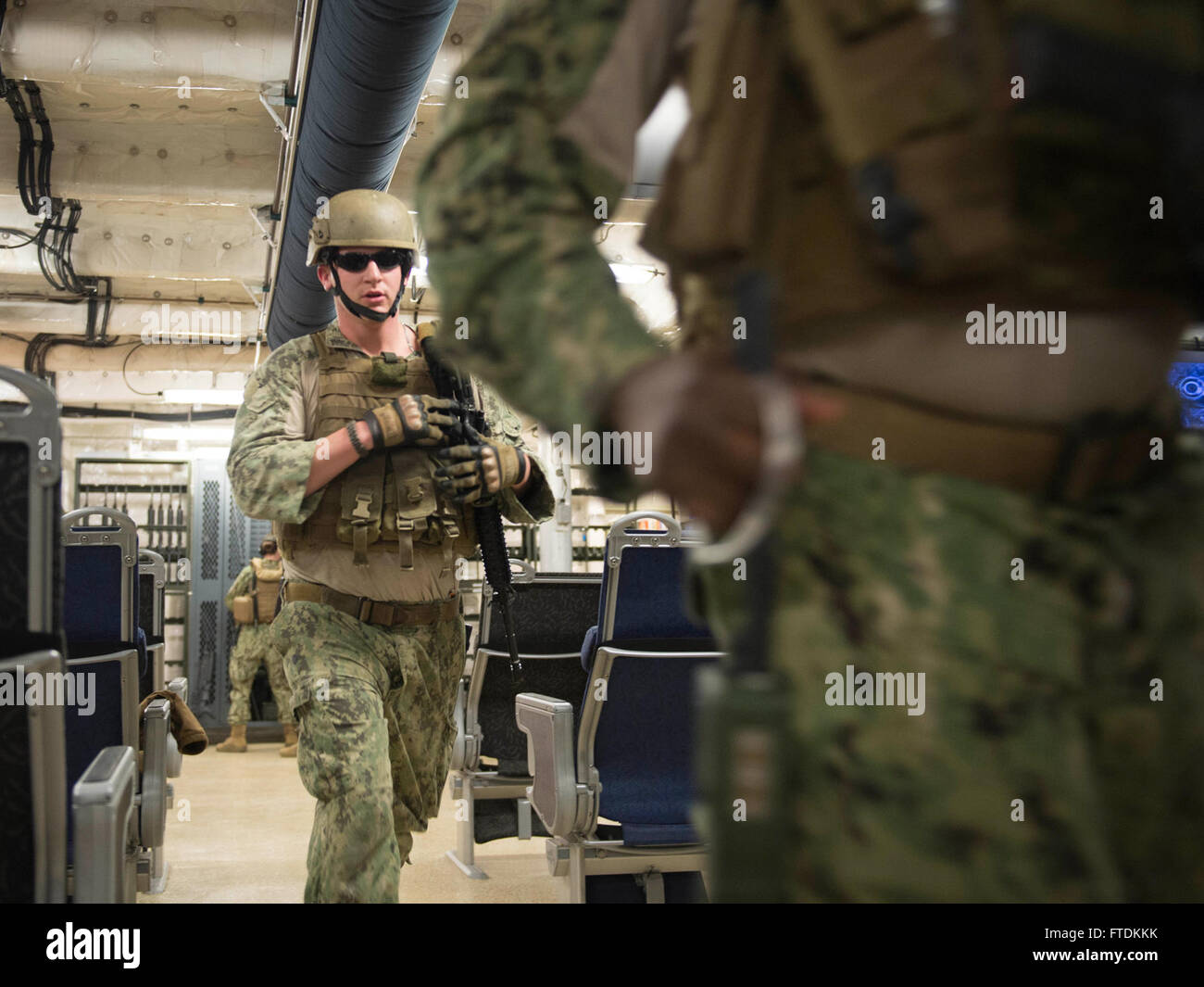 U s navy master at arms 3rd class hi-res stock photography and images ...