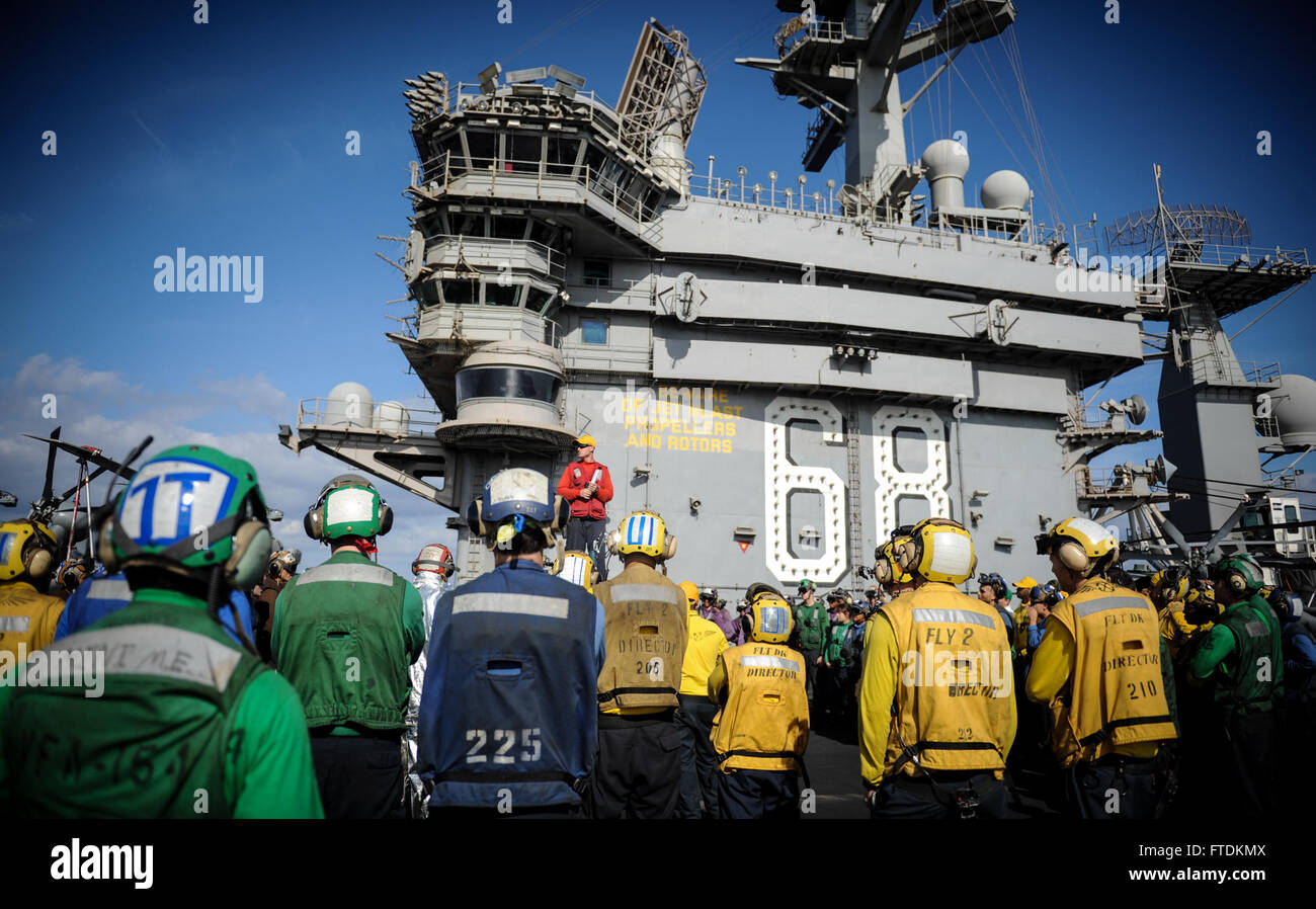 Aviation Boatwain's Mate 1st Class Matthew Beilke conducts a briefing ...