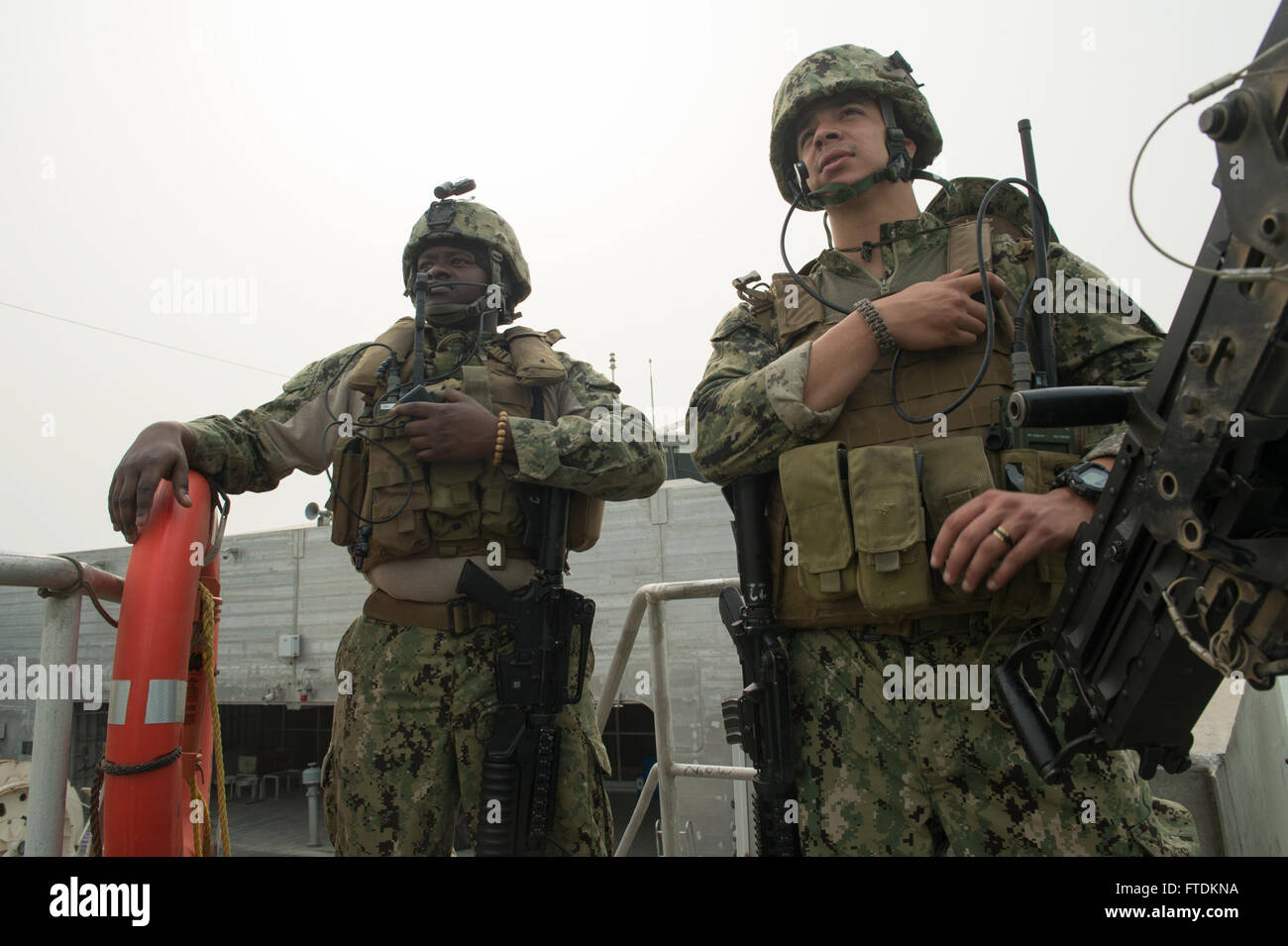 U s navy master at arms 3rd class hi-res stock photography and images ...