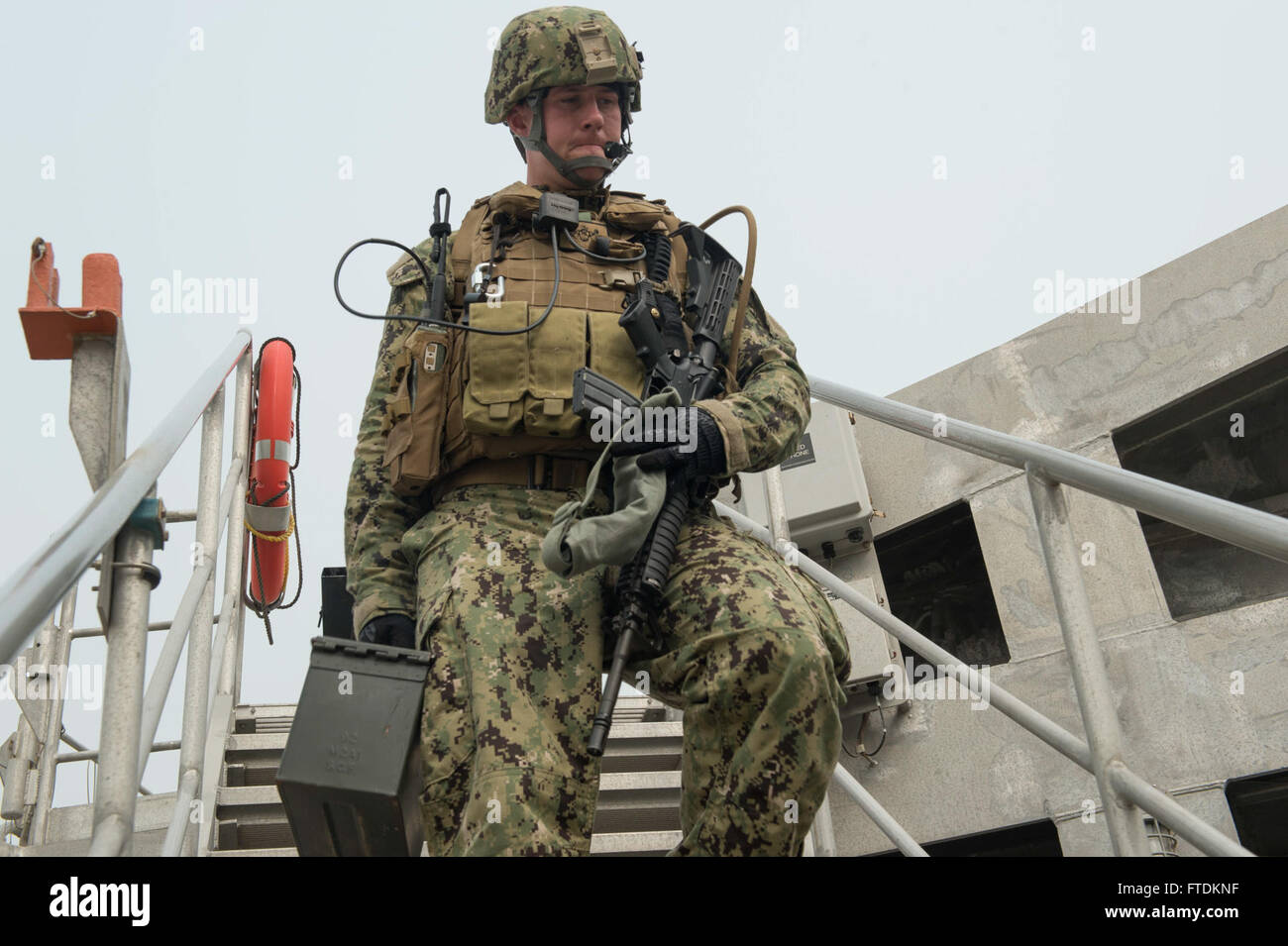 U s navy master at arms 3rd class hi-res stock photography and images ...
