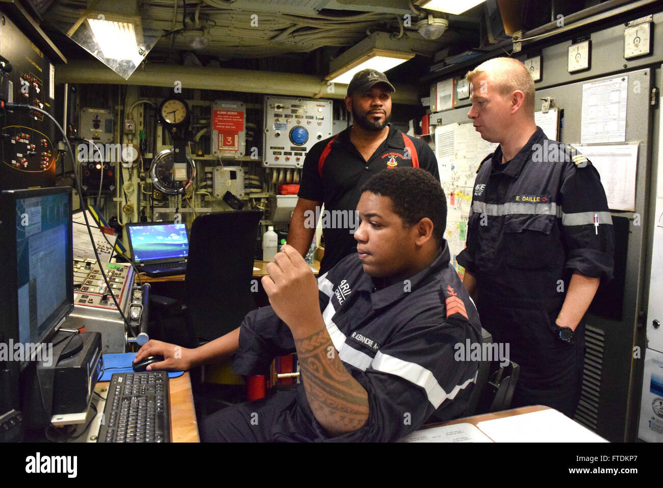 Military command and control center hi-res stock photography and images ...