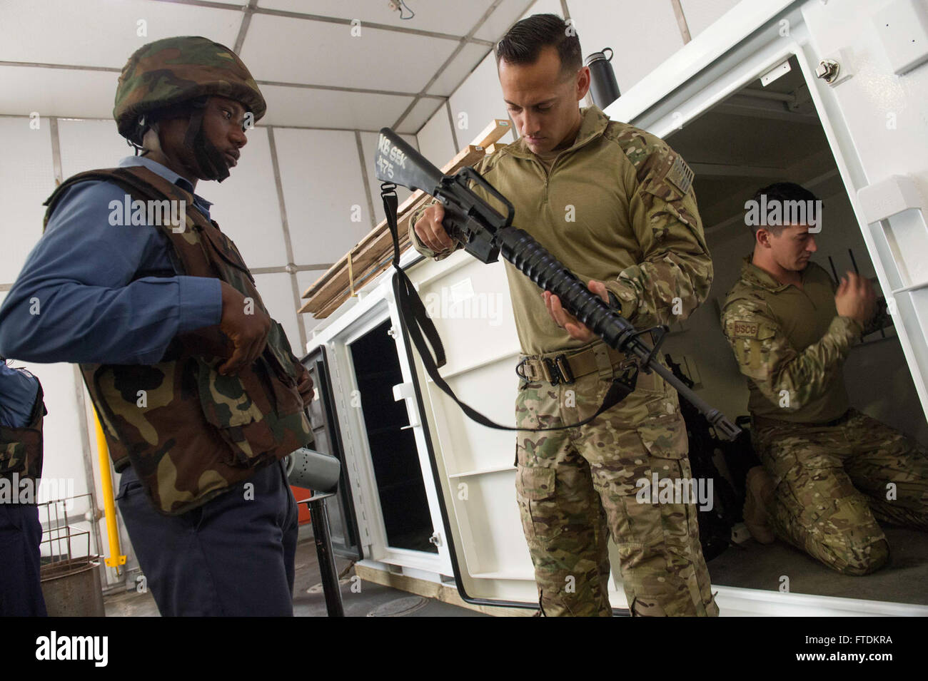 Ghana army training hi-res stock photography and images - Alamy