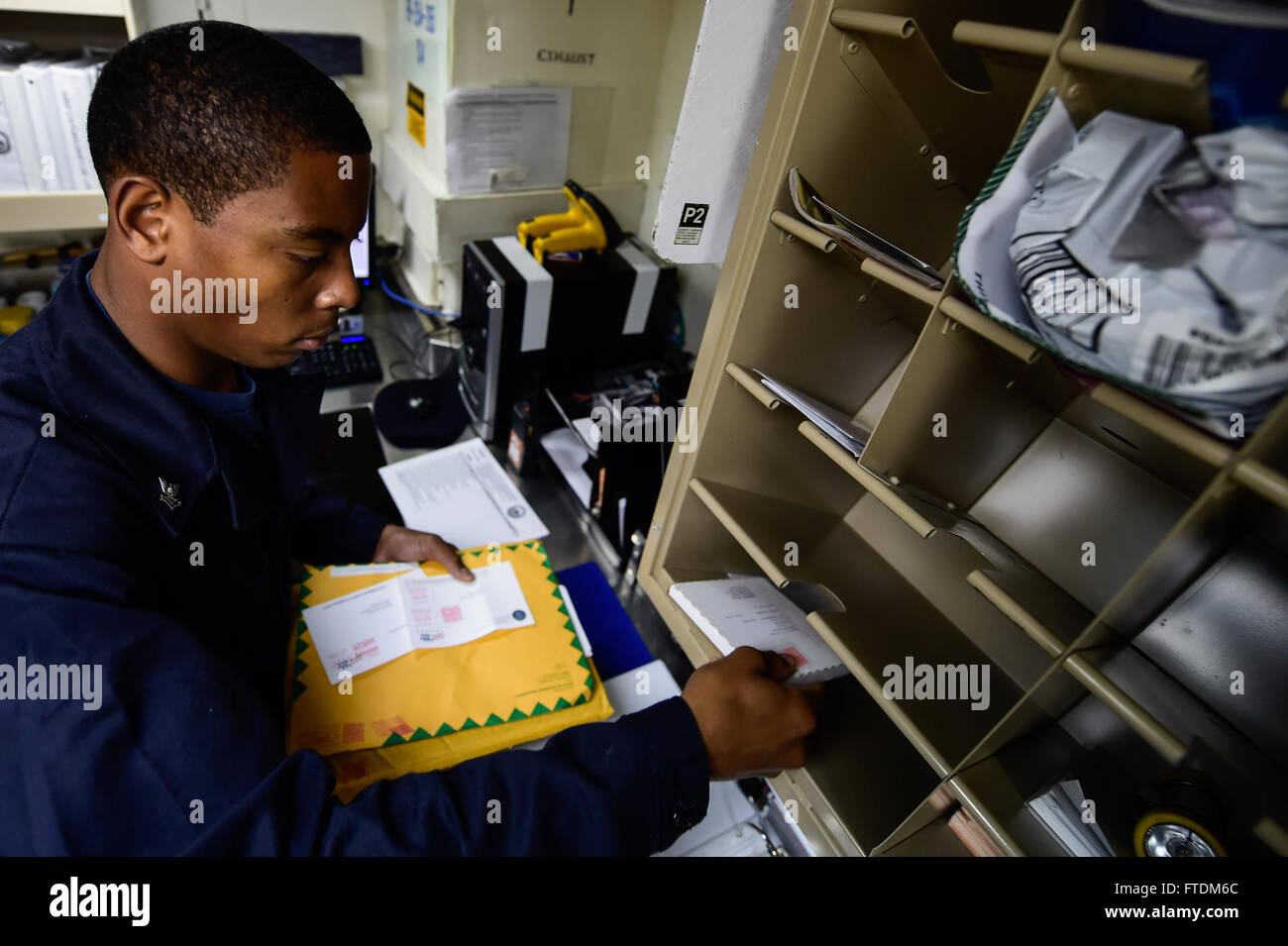 U s navy logistics specialist 1st hi-res stock photography and images ...