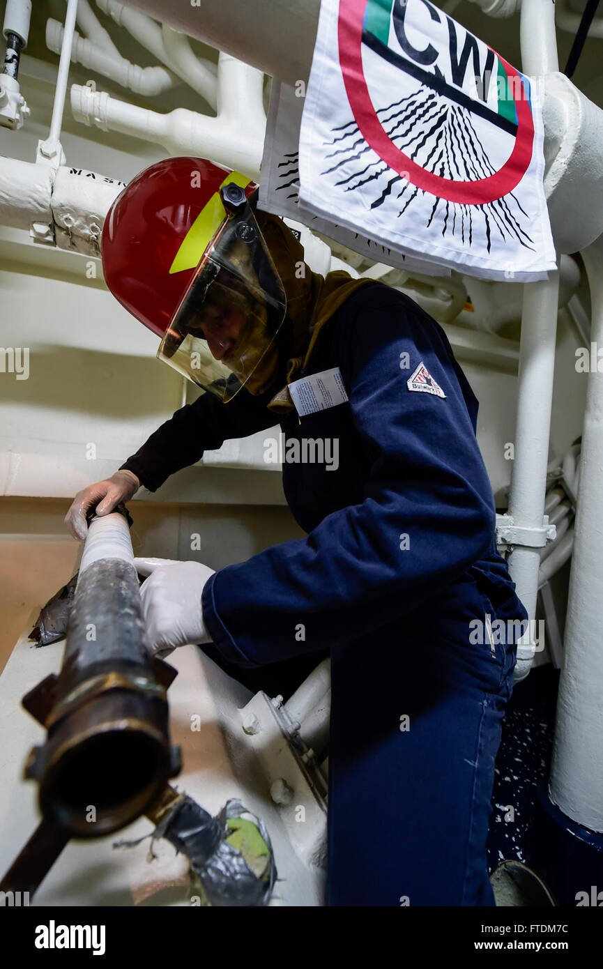 U s navy damage control fireman hi-res stock photography and images - Alamy