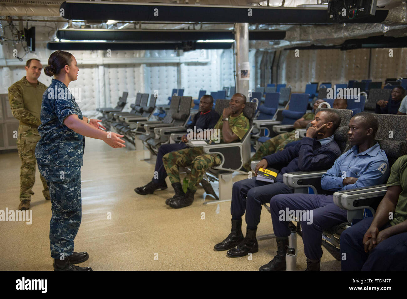 U s navy basic training hi-res stock photography and images - Alamy
