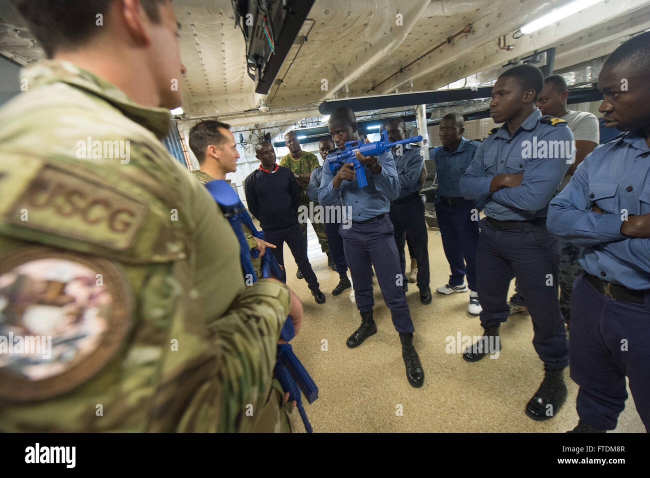U s coast guard boarding team hi-res stock photography and images - Alamy