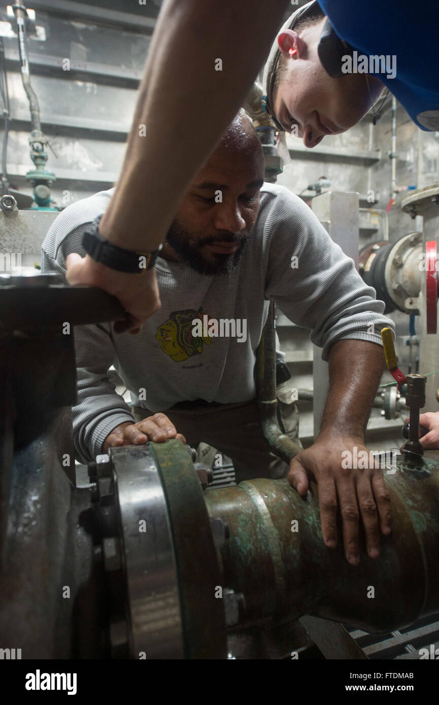 U s military engineer build hi-res stock photography and images - Alamy