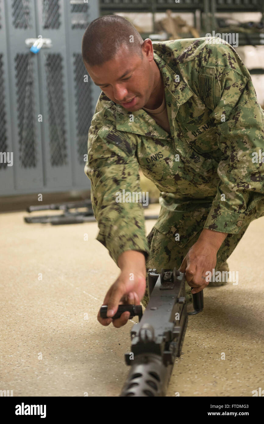 Familiarization with weapons hi-res stock photography and images - Alamy